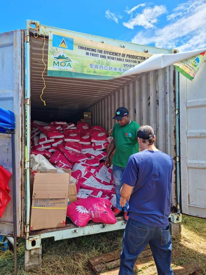 SCENES AT THE SUBSIDIZED AGRICULTURAL INPUT SALE - Ministry of ...